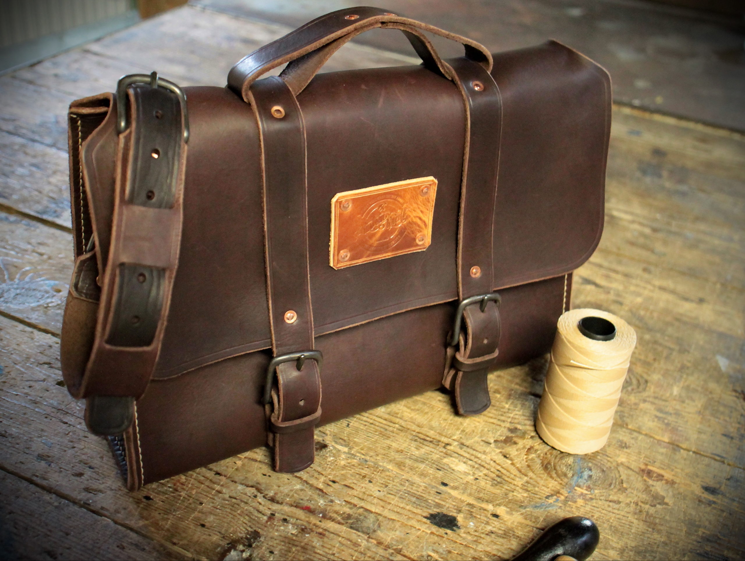 Klassische Ledertasche (Tabak) - kustomkraft